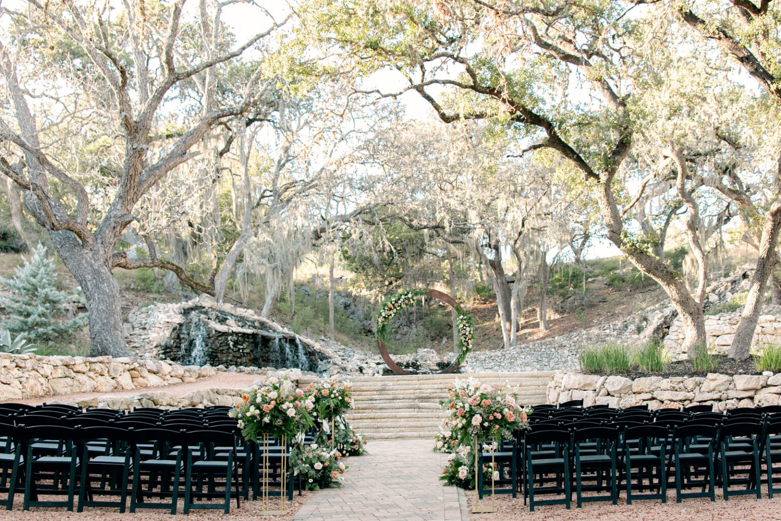 22 Unique Texas Hill Country Wedding Venues - loismphotography.com